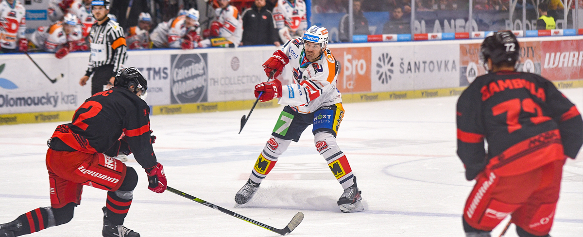 OLO - PCE 1:5: Černé dresy Hanákům štěstí nepřinesly. Mora nestačila na ...